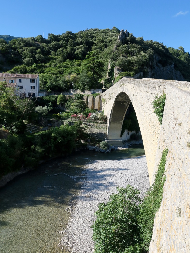Balade dans le Vieux Nyons, au coeur de la Drôme Provençale - Découvrir ...