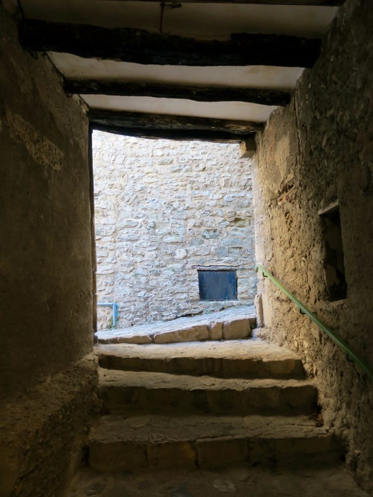 Balade dans le Vieux Nyons, au coeur de la Drôme Provençale - Découvrir ...