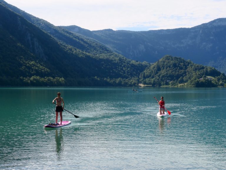 Paddle sur le Lac d'Aiguebelette - Découvrir les Alpes
