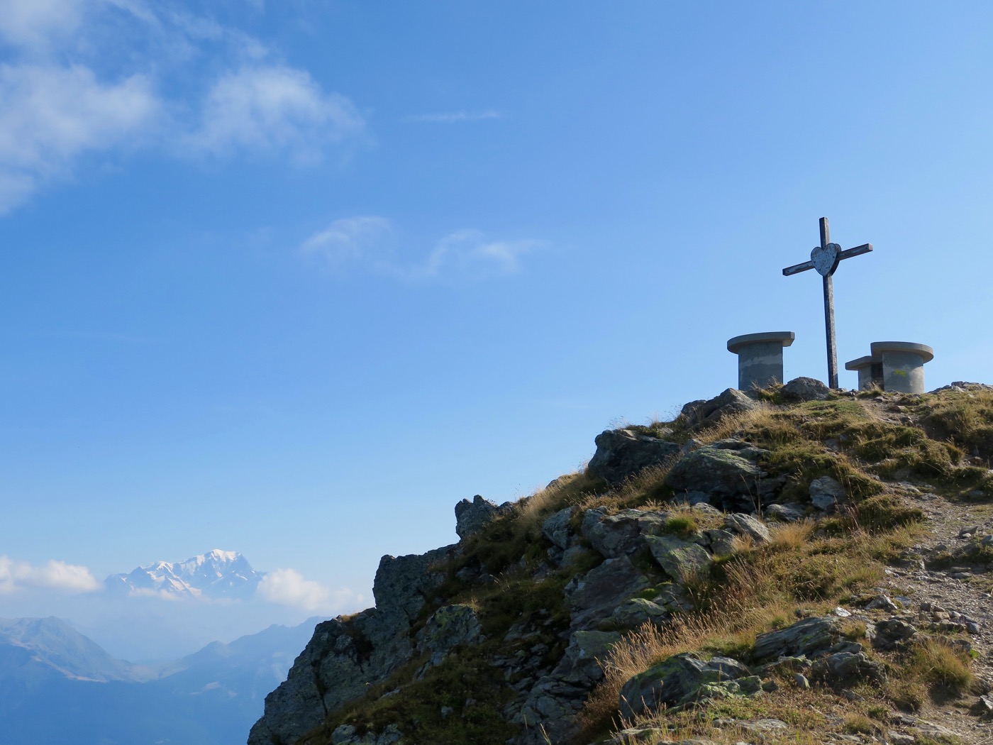 Le Grand Arc (2482m), imposante sentinelle de la Combe de Savoie ...