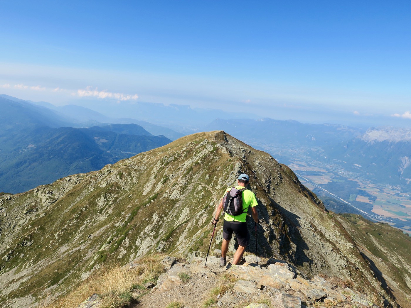 Le Grand Arc (2482m), imposante sentinelle de la Combe de Savoie ...