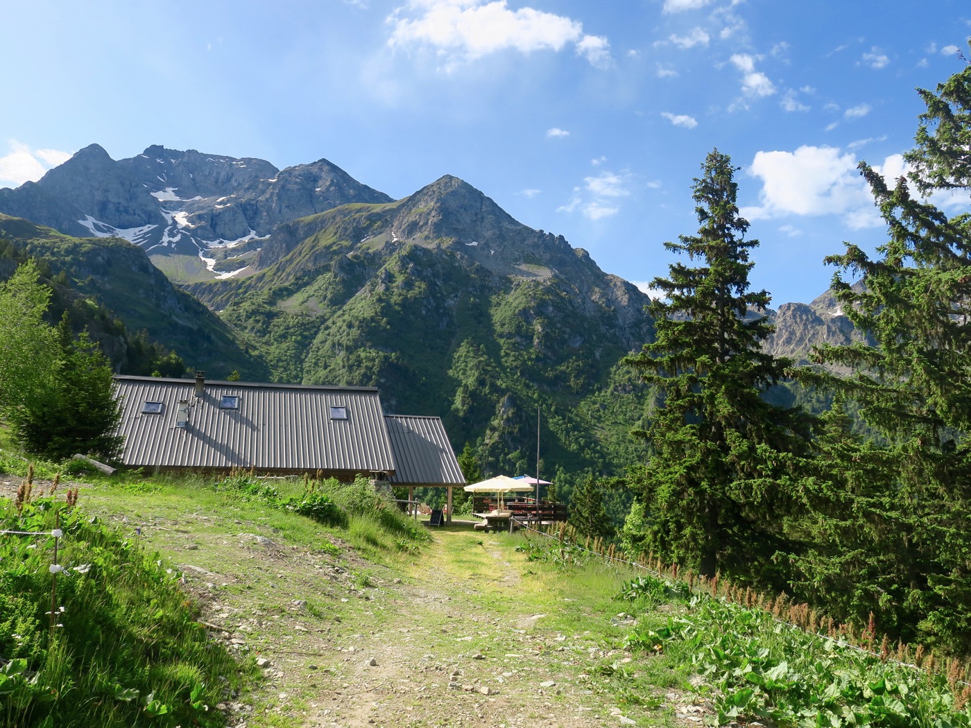 Le Lac de la Sitre (1952m) en passant Sous la Pointe (2082m)