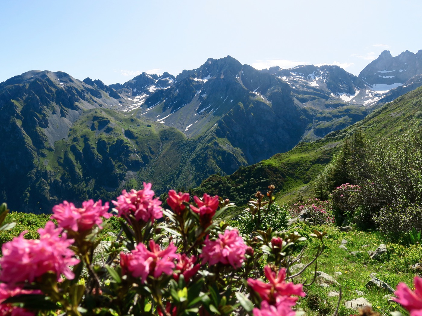 Le Lac de la Sitre (1952m) en passant Sous la Pointe (2082m)