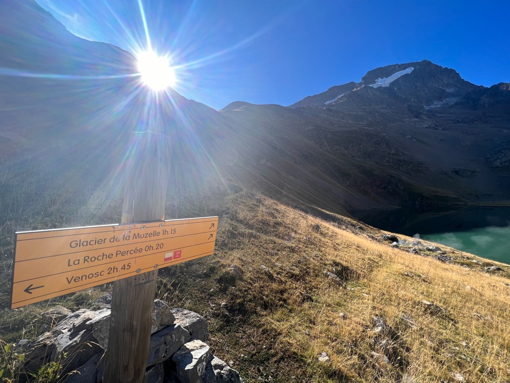 Le lac de la Muzelle, une pépite au coeur des Écrins - Découvrir les Alpes